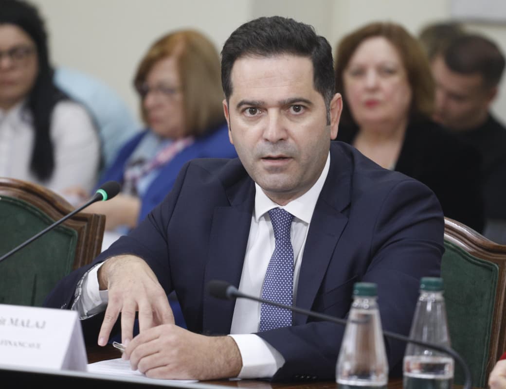 Qeveria e çon Buxheti 2026 në Kuvend pa Paketën Fiskale - Reporter.al
